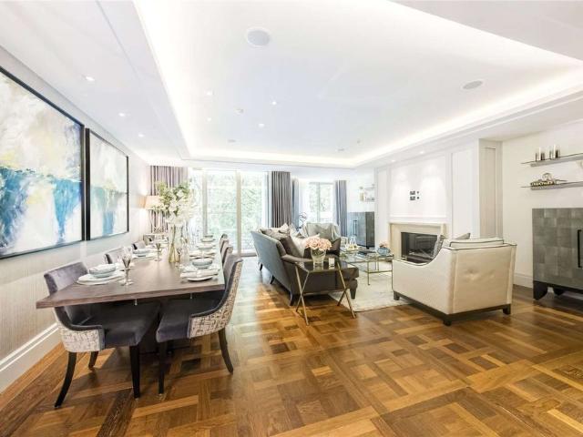A wonderfully designed 2 bedroom apartment on Ebury Square