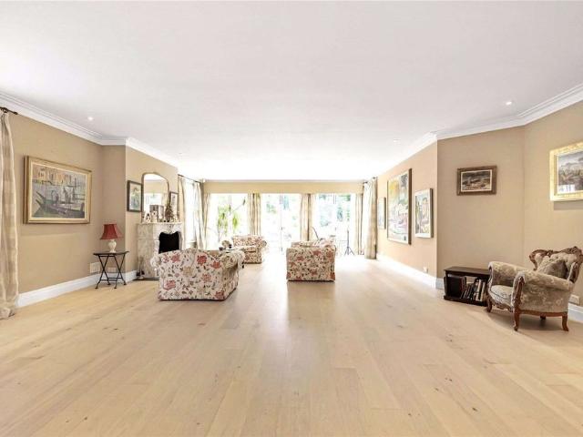 A wonderfully proportioned home with south and west facing gardens in the heart of Richmond