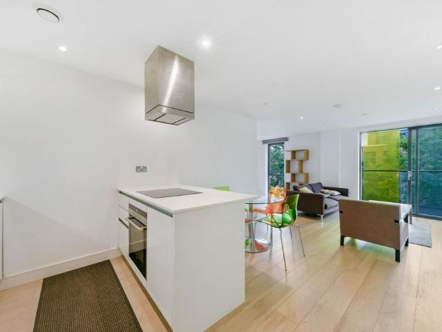 A 1 bedroom apartment with a gym available to rent in Aldgate