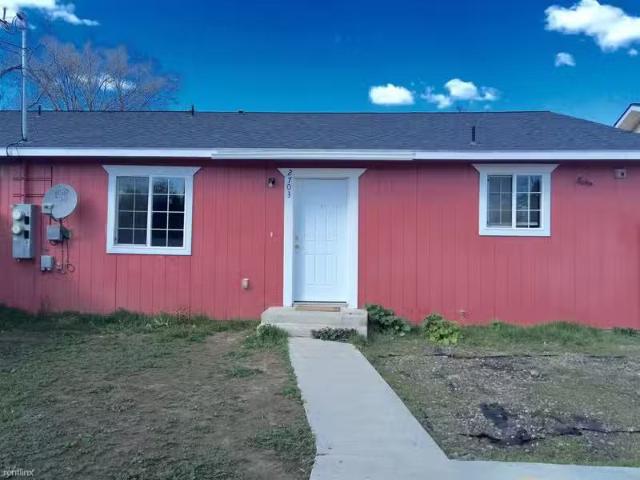 A 2703 Fairbanks Ave