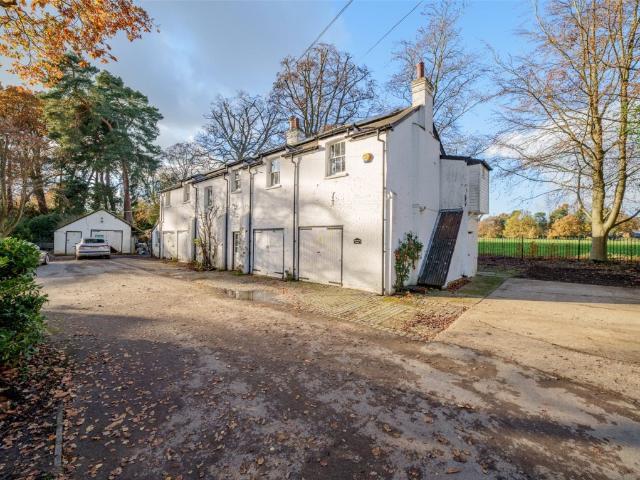 A 2 bed First Floor Maisonette in Bagshot Road, Ascot, Berkshire