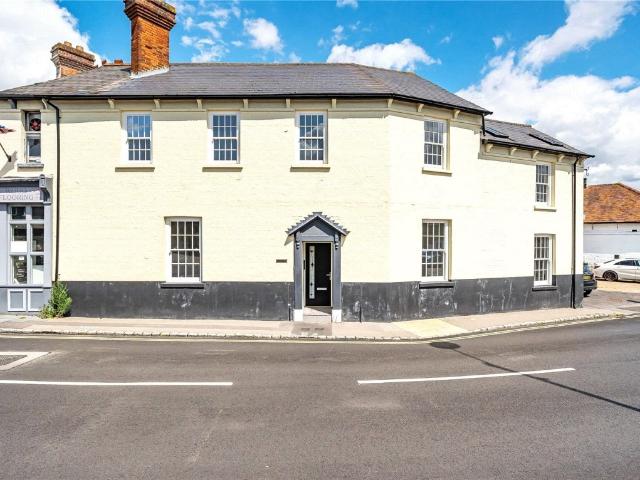 A 2 bed Flat in The Square, Bagshot, Surrey