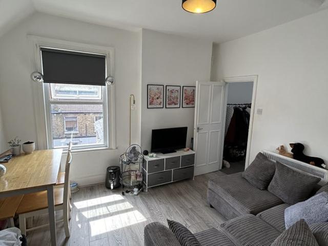A 2 bedroom flat in the heart of Tooting