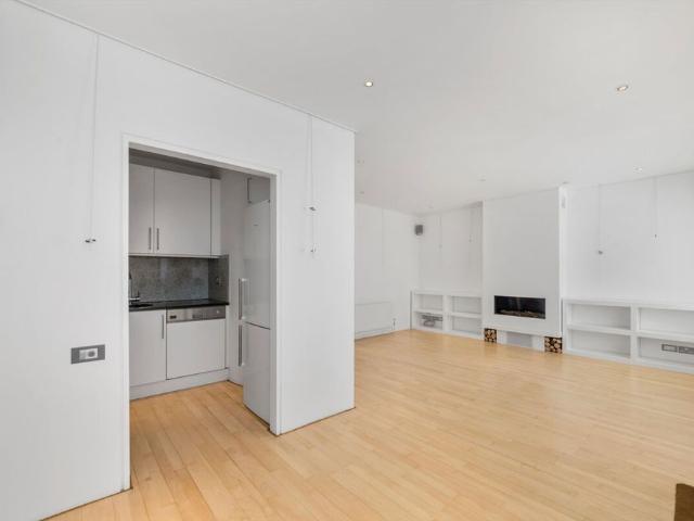 A 2 Bedroom house with off street parking for let in Kensington in a quiet enclave just a short distance from both Kensington High Street and Notting Hill Gate
