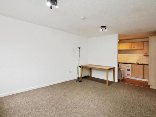 A 2 bedroom property within this popular development, close to the Harbourside and with allocated parking!