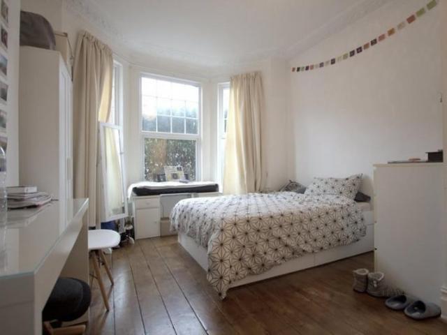 A 2 Double Bedroom Garden flat in Clapham