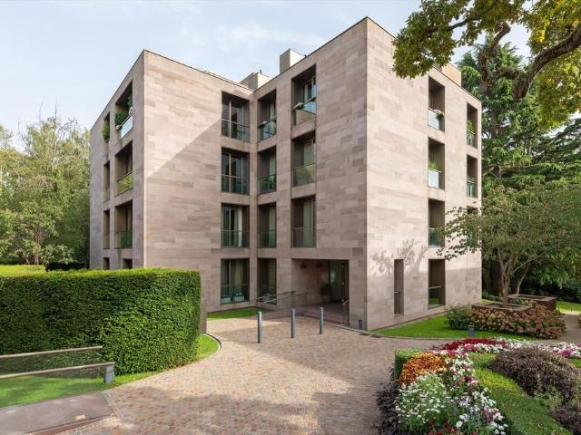 A 3 bedroom apartment in Hampstead Lane, N6