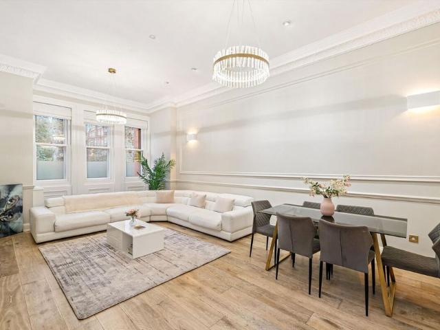 SHORT LET* A spacious three bedroom apartment on Sloane Gardens, SW1W