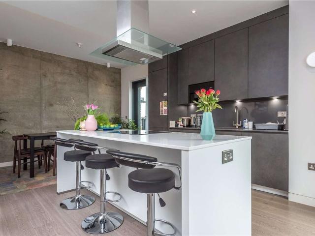 A 3 bedroom sixth floor apartment located within a boutique development, Shoreditch Village
