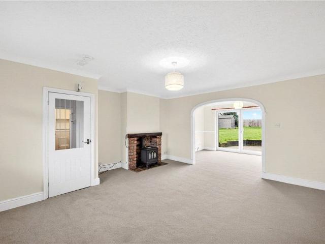 A 4 bedroom detached family home with garage and driveway