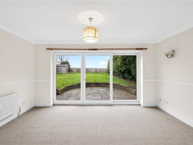 A 4 bedroom detached family home with garage and driveway
