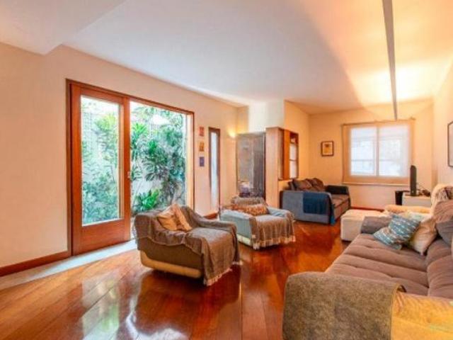 A 5 Minutos do Metrô Vila Madalena: Casa em Vila