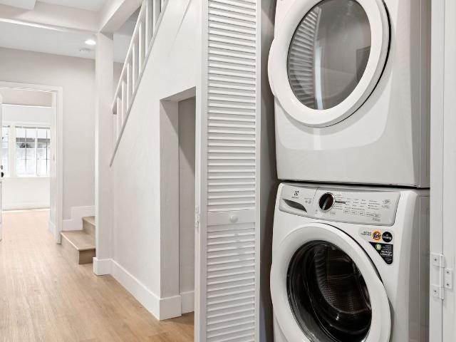 A 6 Bedroom, 6 Bathroom apartment with common areas and a fully functional kitchen at 1709 Kelton Ave. 6 Bedroom Apartment for Rent at 1709 Kelton Ave, Los Angeles, CA 90024 Westwood