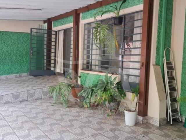 Ac. Financiamento. Casa de 3 dormitórios com edicula e escritorio. 200m² Jd. Cura D&apos Ars / Swift, C