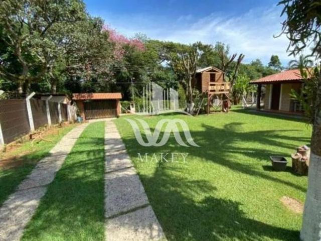 Ac. Financiamento. Chácara com 3 dormitórios, 1 suíte, cozinha planejada, piscina, quintal gramado