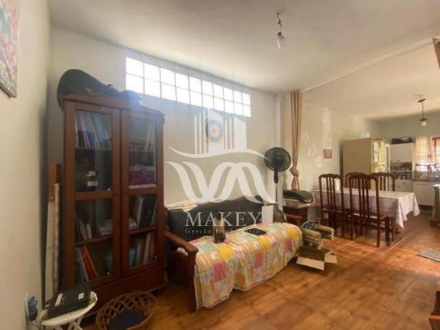 Ac. financiamento. Duas casas no mesmo terreno, cômodos amplos e quintal. 188m² Jardim Santa Lucia