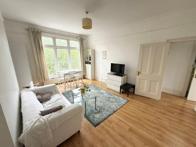 Acol Road, South Hampstead, London 2 bed flat to rent £2,396 pcm £553 pw