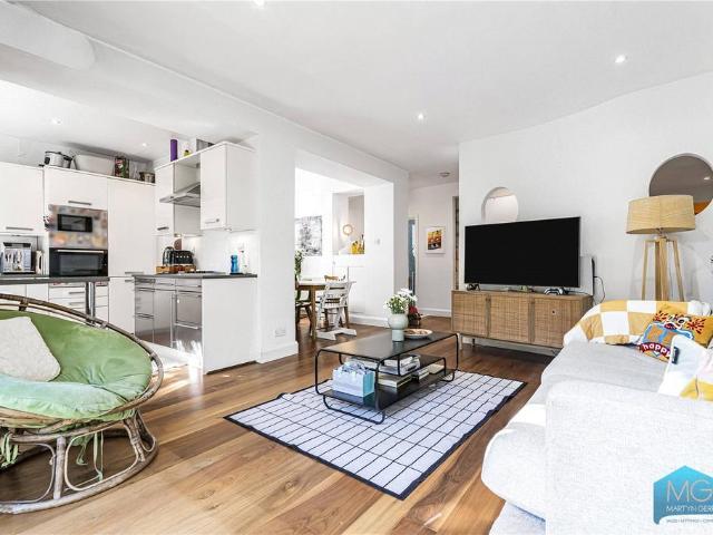 Acol Road, South Hampstead, London, NW6 2 bed apartment to rent £3,800 pcm £877 pw