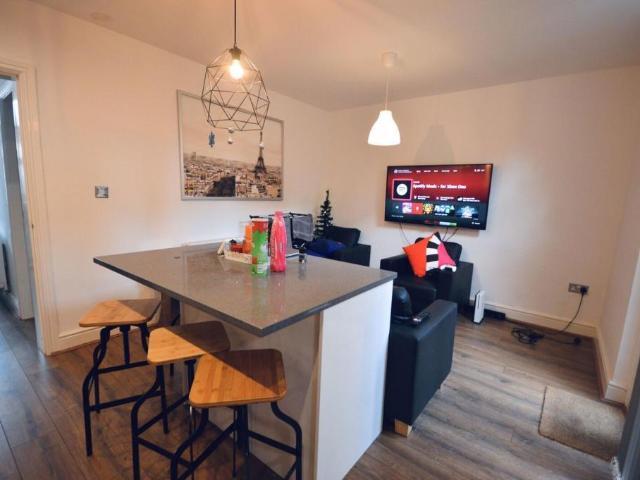 Acomb Street, Manchester M14 3 bed terraced house to rent £1,690 pcm £390 pw
