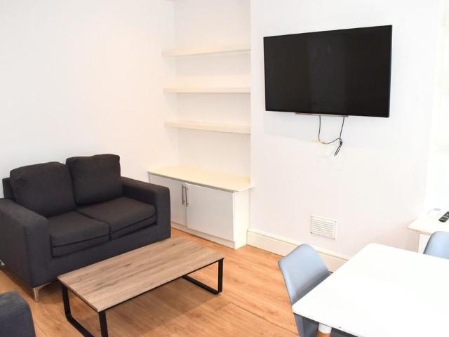 Acomb Street, Rusholme, Manchester 6 bed terraced house to rent £3,770 pcm £870 pw