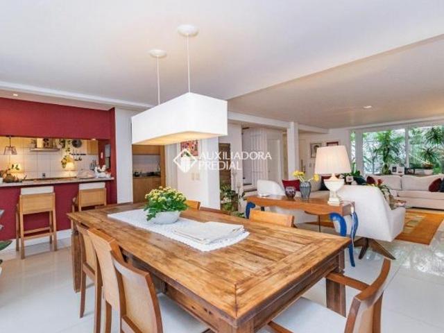 ACONCHEGO, ESPAÇO E SEGURANÇA DEFINEM ESSA BELA CASA