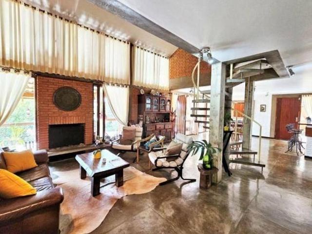 Aconchegante Casa com living integrado e muito lazer! à venda, 327 m² por R$ 1.698.000 GRANJA VIAN