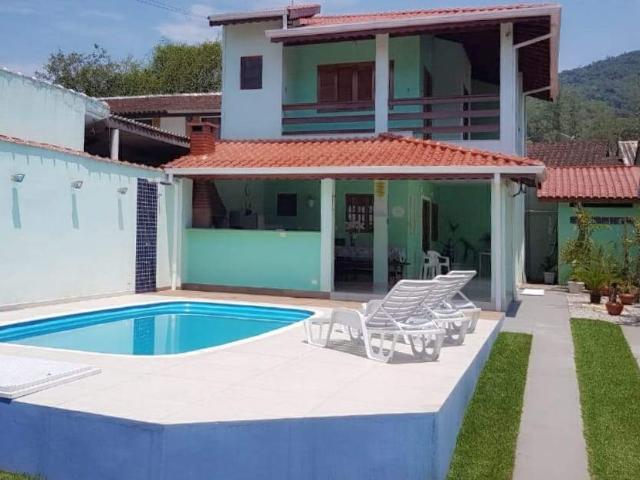 Aconchegante Casa Com Piscina e Churrasqueira Ubatuba Maranduba 6 a 10 pessoas