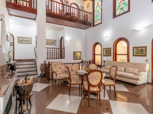 Confortável casa em condomínio para venda com 7 quartos, sendo 7 suítes, 952m²