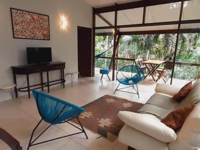 Aconchegante casa em estilo rústico, com 3 dormitórios, para venda, na Praia do Prumurim, em Ubatuba