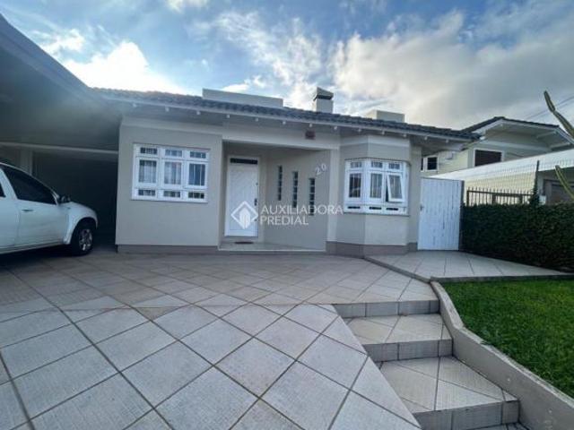 Aconchegante casa no Bairro Caiu do Céu
