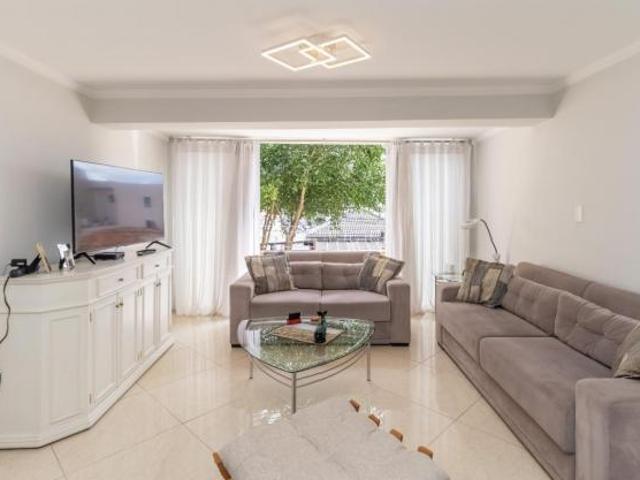 Atraente casa para venda em Água Fria com 4 quartos, sendo 3 suítes, 243m²