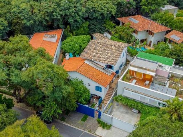 Espetacular casa para venda em Alto de Pinheiros com 3 quartos, sendo 1 suíte, 368m²