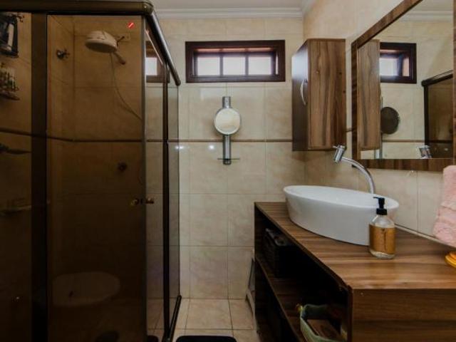 Sensacional casa para venda em Conjunto Residencial Santa Terezinha com 4 quartos, sendo 1 suíte, 19