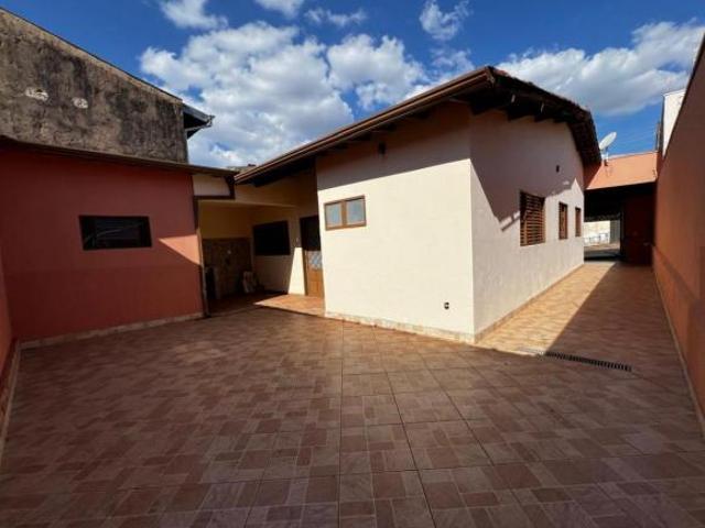 Aconchegante casa para venda em Jardim Arlindo Laguna com 3 quartos, sendo 1 suíte, 133m²
