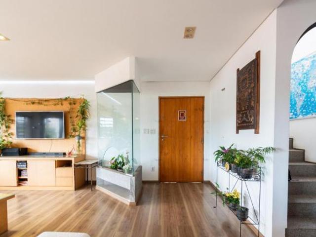 Aconchegante casa para venda em Pacaembu com 4 quartos, sendo 3 suítes, 400m² mlimaoscar#IZIBA