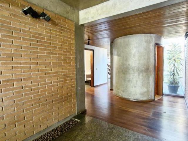 Aconchegante casa para venda em Santo Amaro com 6 quartos, sendo 4 suítes, 570m²