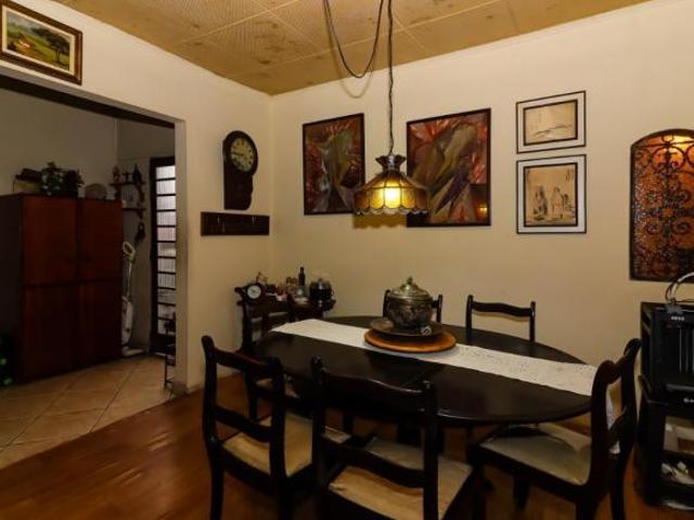 Confortável casa para venda em Vila Mangalot com 2 quartos, sendo 1 suíte, 250m²