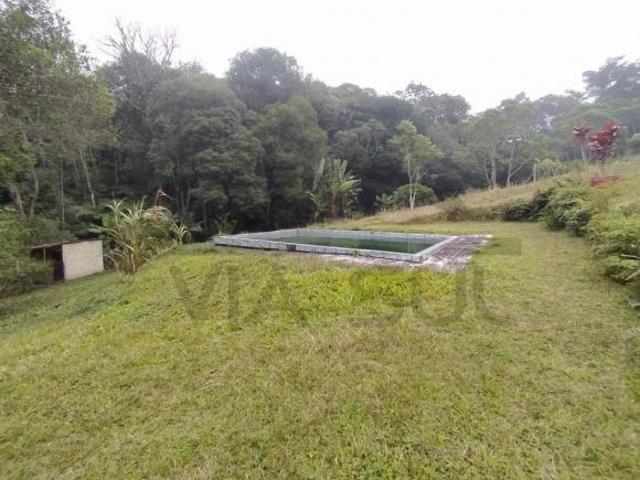 Aconchegante chácara à venda em Juquitiba/SP