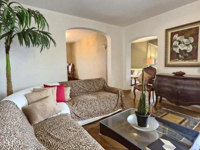 Aconchegante apartamento para venda em Vila Madalena com 3 quartos, sendo 3 suítes, 224m² remaxfro
