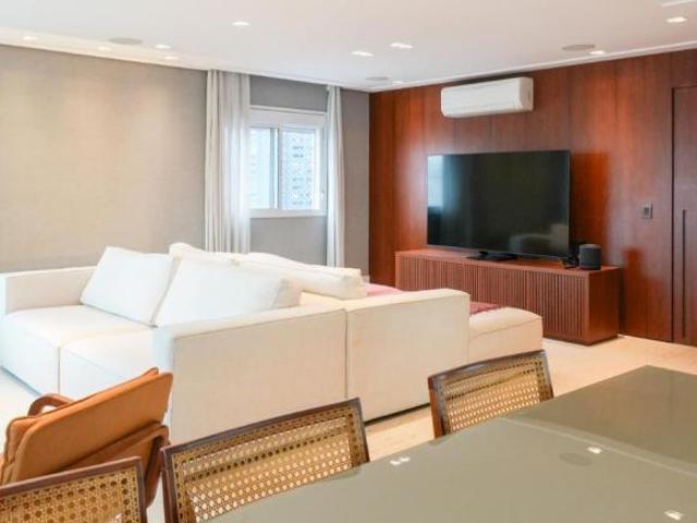 Aconchegante apartamento para venda em Vila Gertrudes com 3 quartos, sendo 3 suítes, 165m²