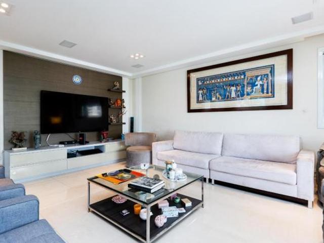 Versátil apartamento para venda em Aclimação com 4 quartos, sendo 3 suítes, 215m²