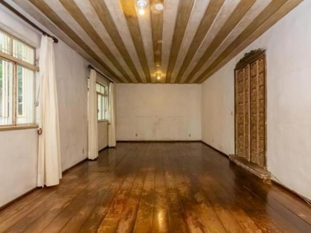 Aconchegante apartamento para venda em Bela Vista com 3 quartos, sendo 2 suítes, 224m²