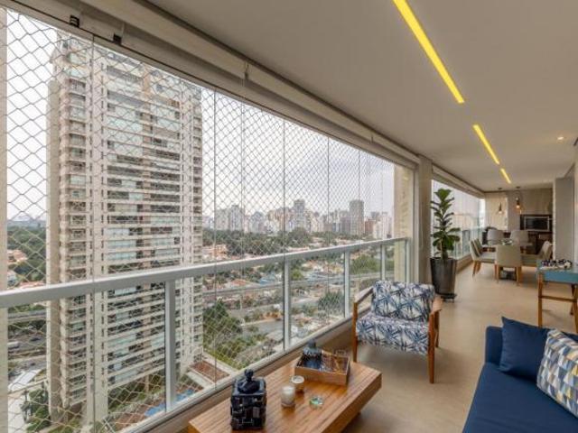 Aconchegante apartamento para venda em Campo Belo com 3 quartos, sendo 3 suítes, 233m²
