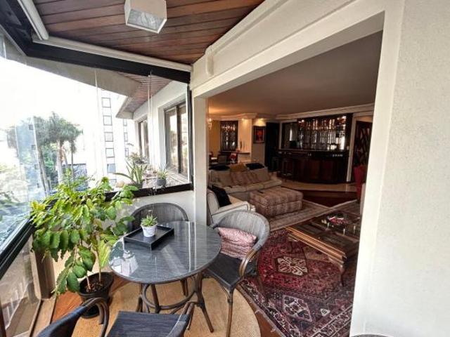 Aconchegante apartamento para venda em Jardim Paulista com 4 quartos, sendo 2 suítes, 200m²