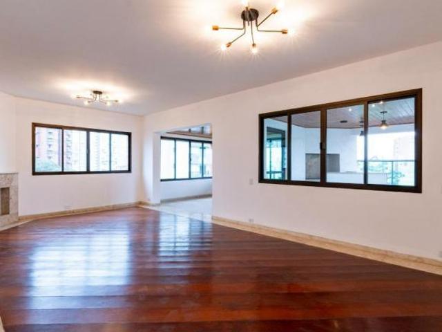 Confortável apartamento para venda em Morumbi com 4 quartos, sendo 4 suítes, 236m²