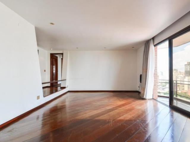 Aconchegante apartamento para venda em Pacaembu com 4 quartos, sendo 1 suíte, 274m²