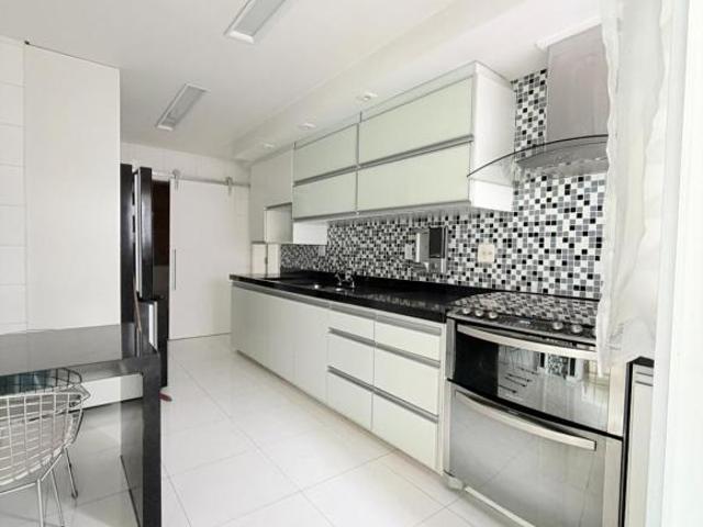 Agradável apartamento para venda em Paraíso com 3 quartos, sendo 3 suítes, 213m²
