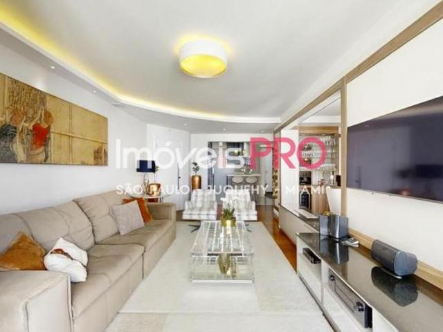 Aconchegante apartamento reformado com 2 suites