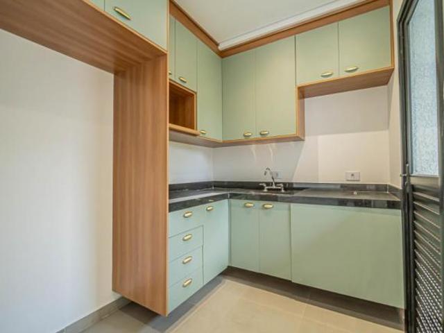 Aconchegante triplex para venda em Granja Viana com 3 quartos, sendo 3 suítes, 160m²