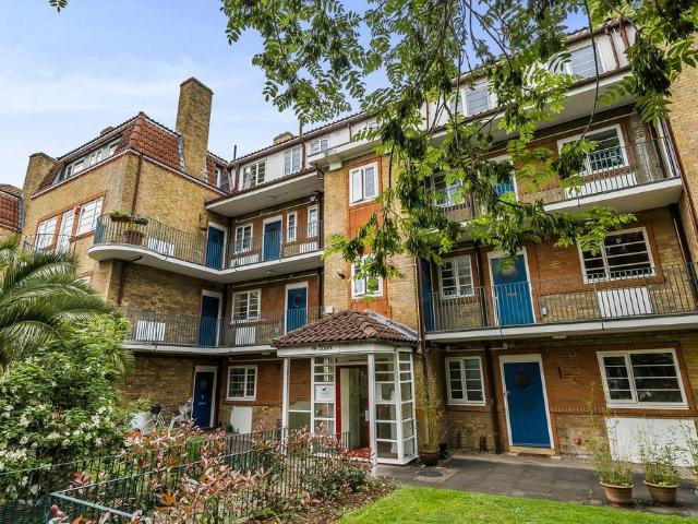 Acorn Walk, London, SE16 4 bed apartment to rent £3,525 pcm £813 pw
